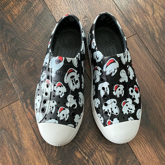 Disney | Shoes | Disney Native Mickey Mouse Shoes Whiteblack Mens 6 ...